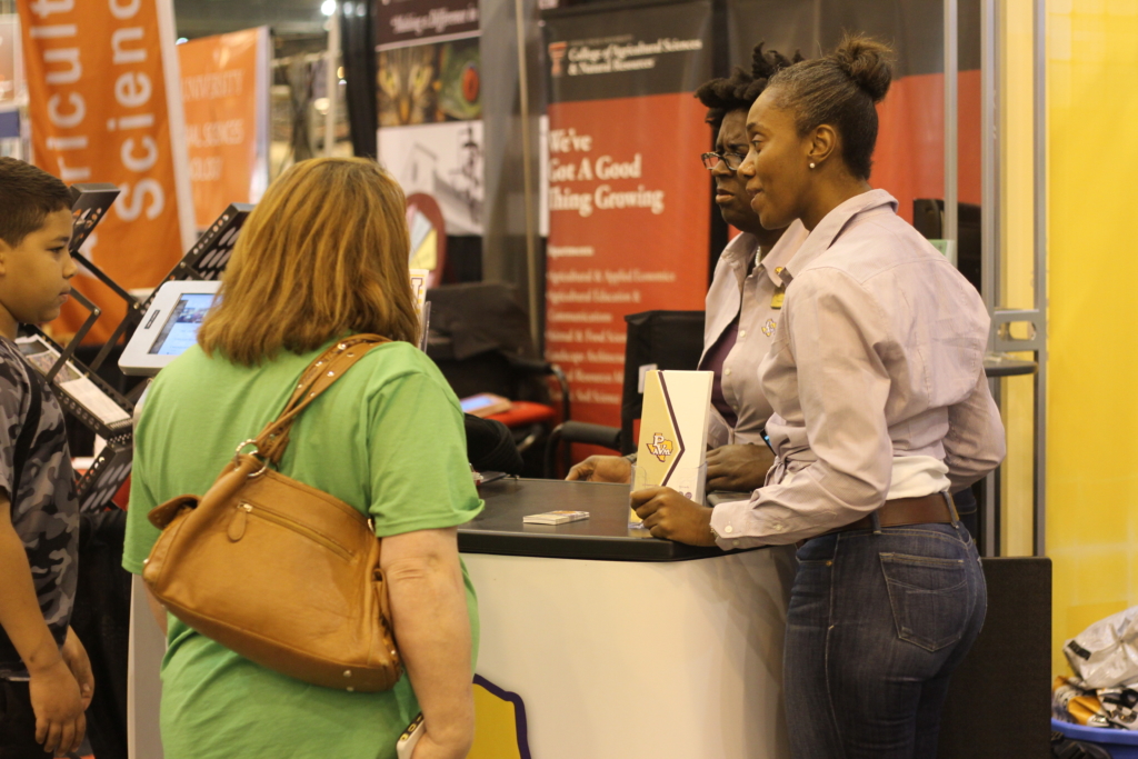 Overview of Volunteering in a HLSR Exhibit - College of Agriculture ...